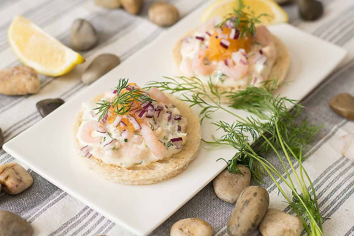 Toast Skagen - Swedish shrimp toast - Flavorado