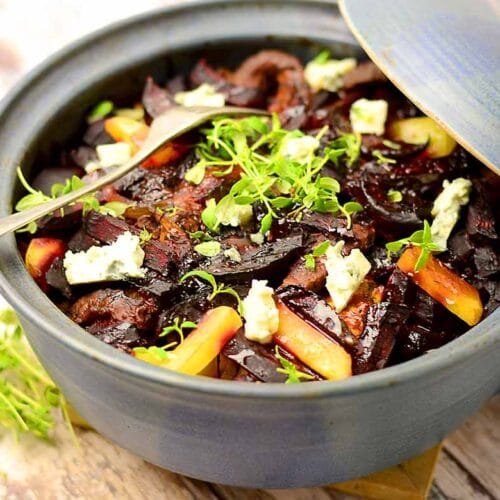 Beetroot Stew with Beef and Blue Cheese - Flavorado